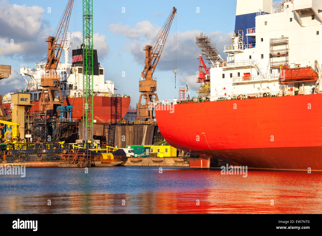 Shipbuilding site hi-res stock photography and images - Alamy