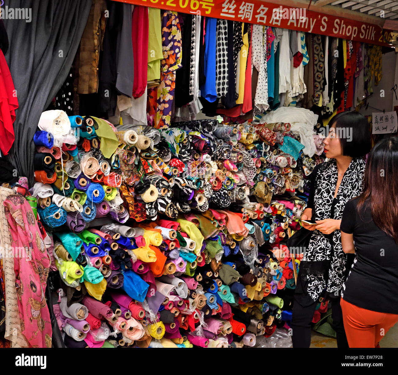 China Shanghai Cloth Market Stock Photos & China Shanghai Cloth Market ...