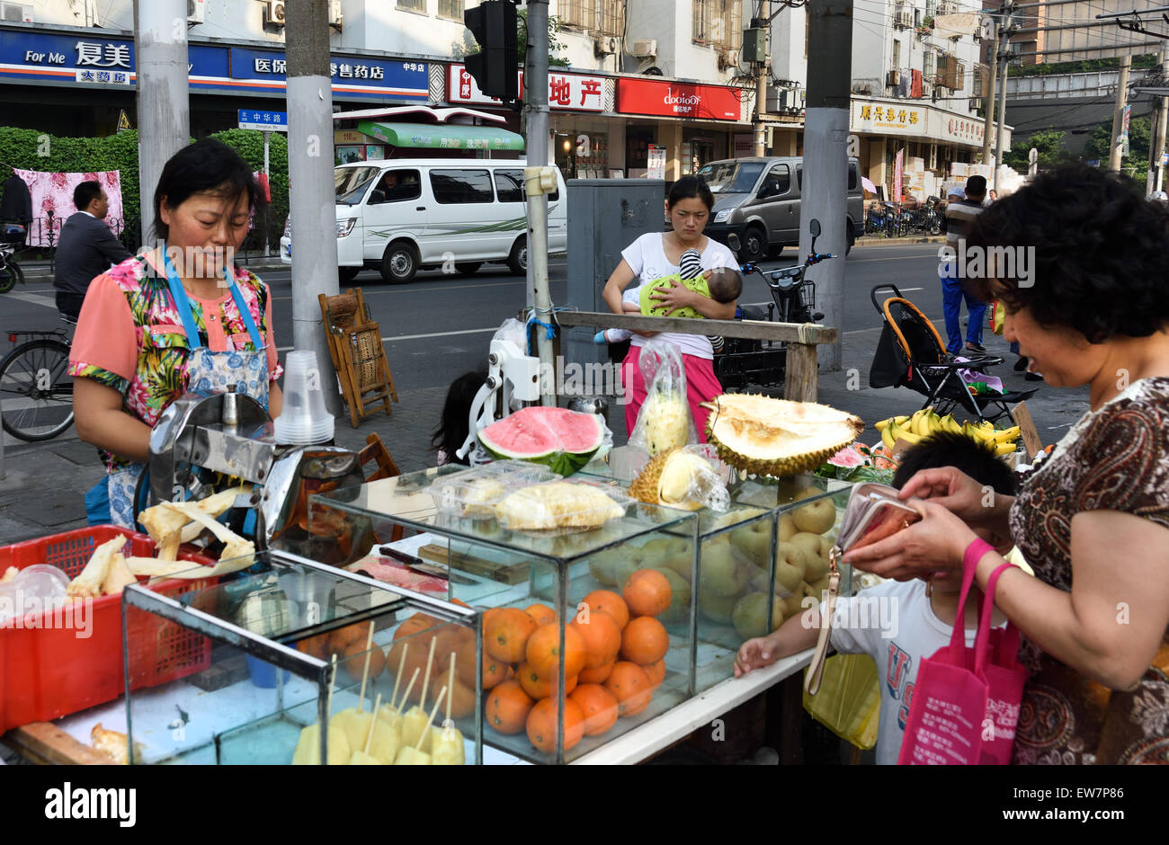 Small shops in the Old City ( surrounding Yuyuan Garden district ...