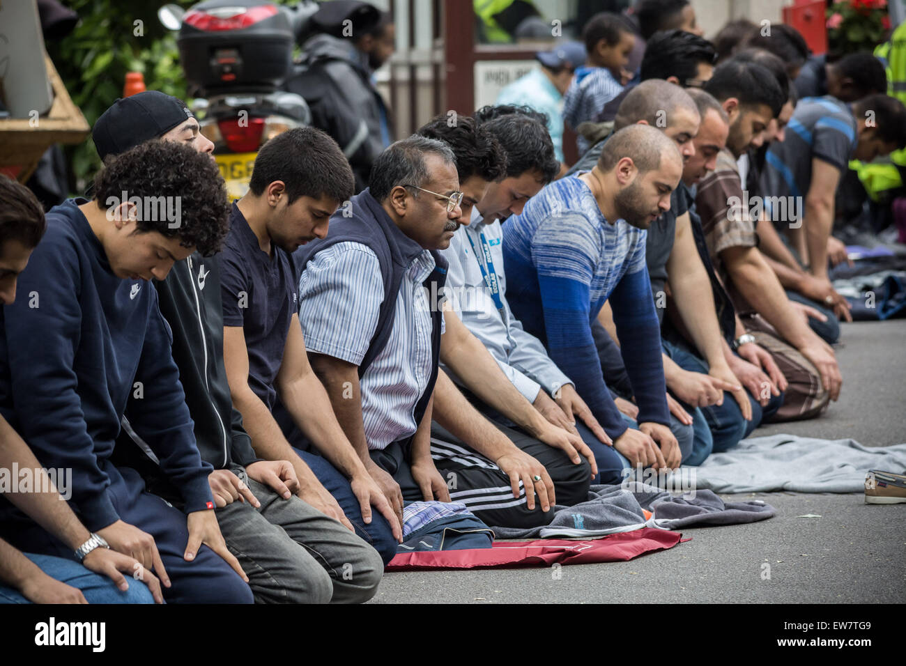Muslims prayers hi-res stock photography and images - Alamy