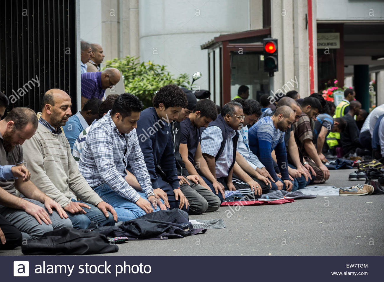 Muslims Praying Mosque Stock Photos & Muslims Praying Mosque Stock ...
