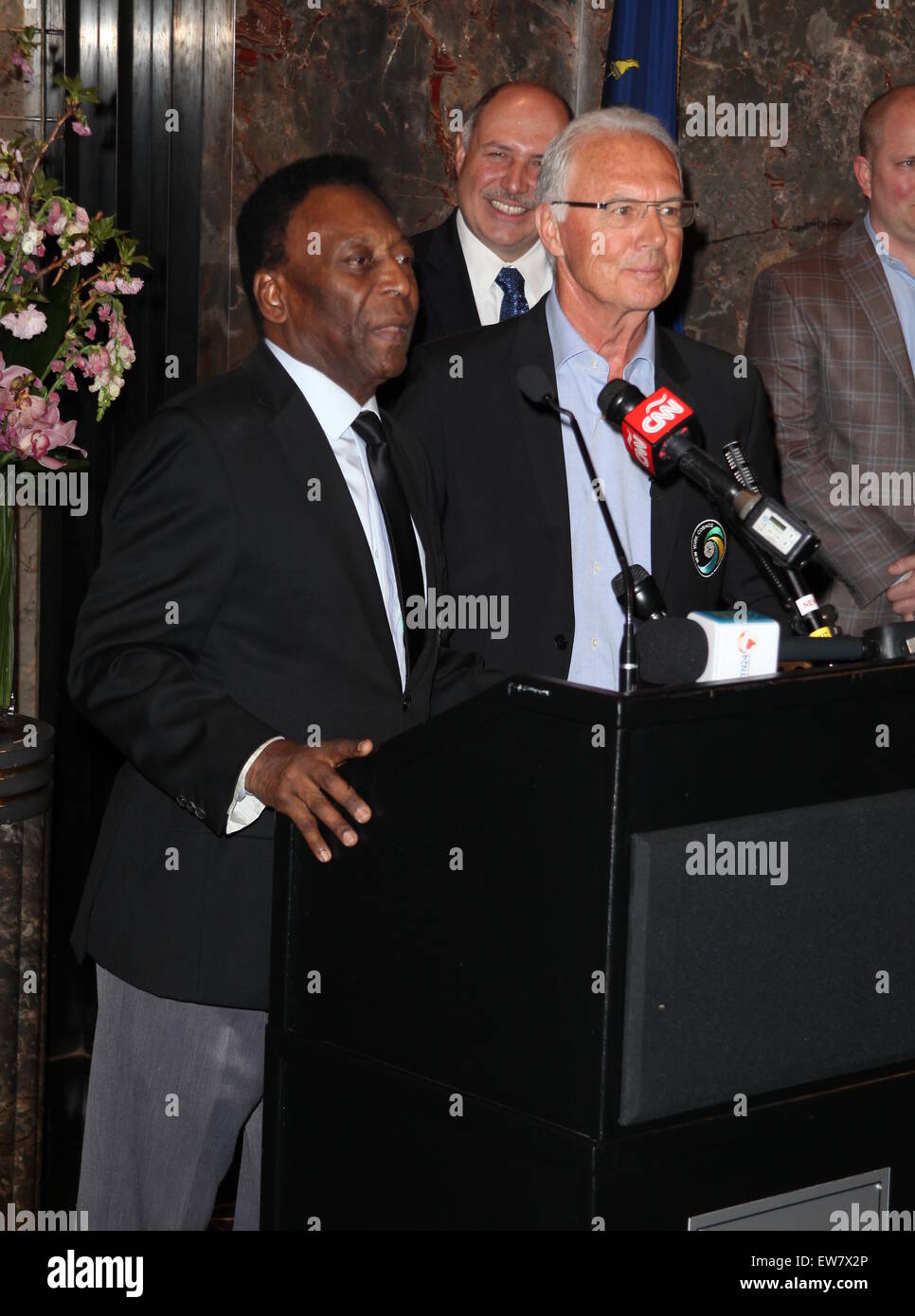 Pele cosmos and franz beckenbauer light the empire state building hi ...