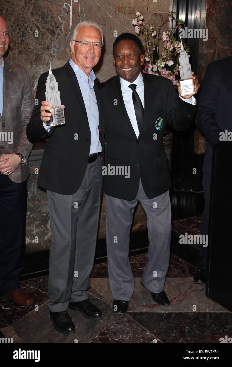 Pele cosmos and franz beckenbauer light the empire state building hi ...