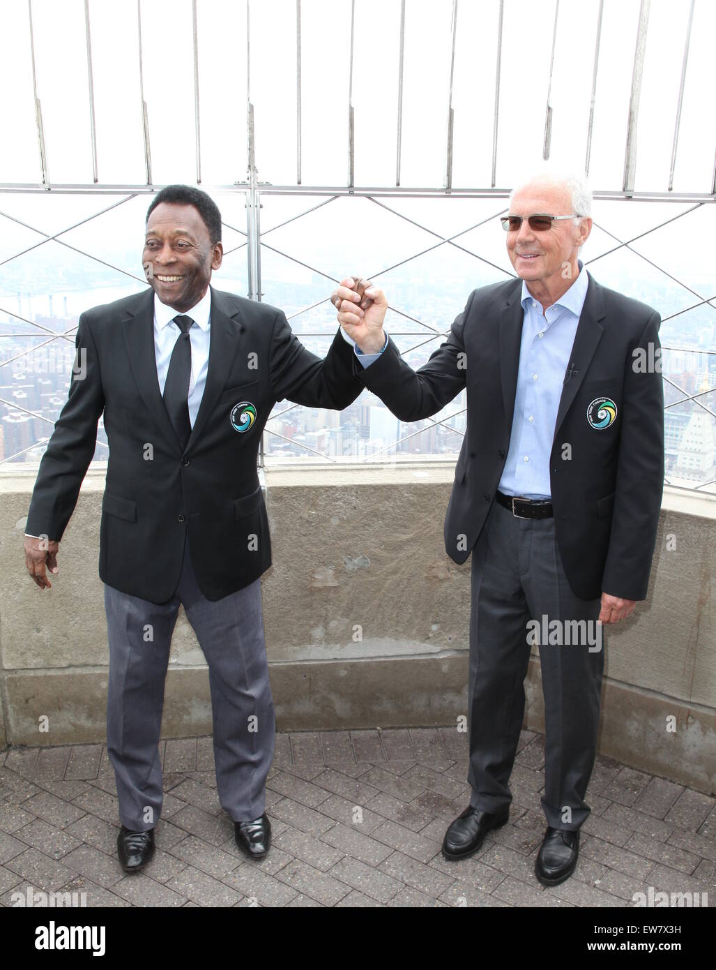 Pele cosmos and franz beckenbauer light the empire state building hi ...