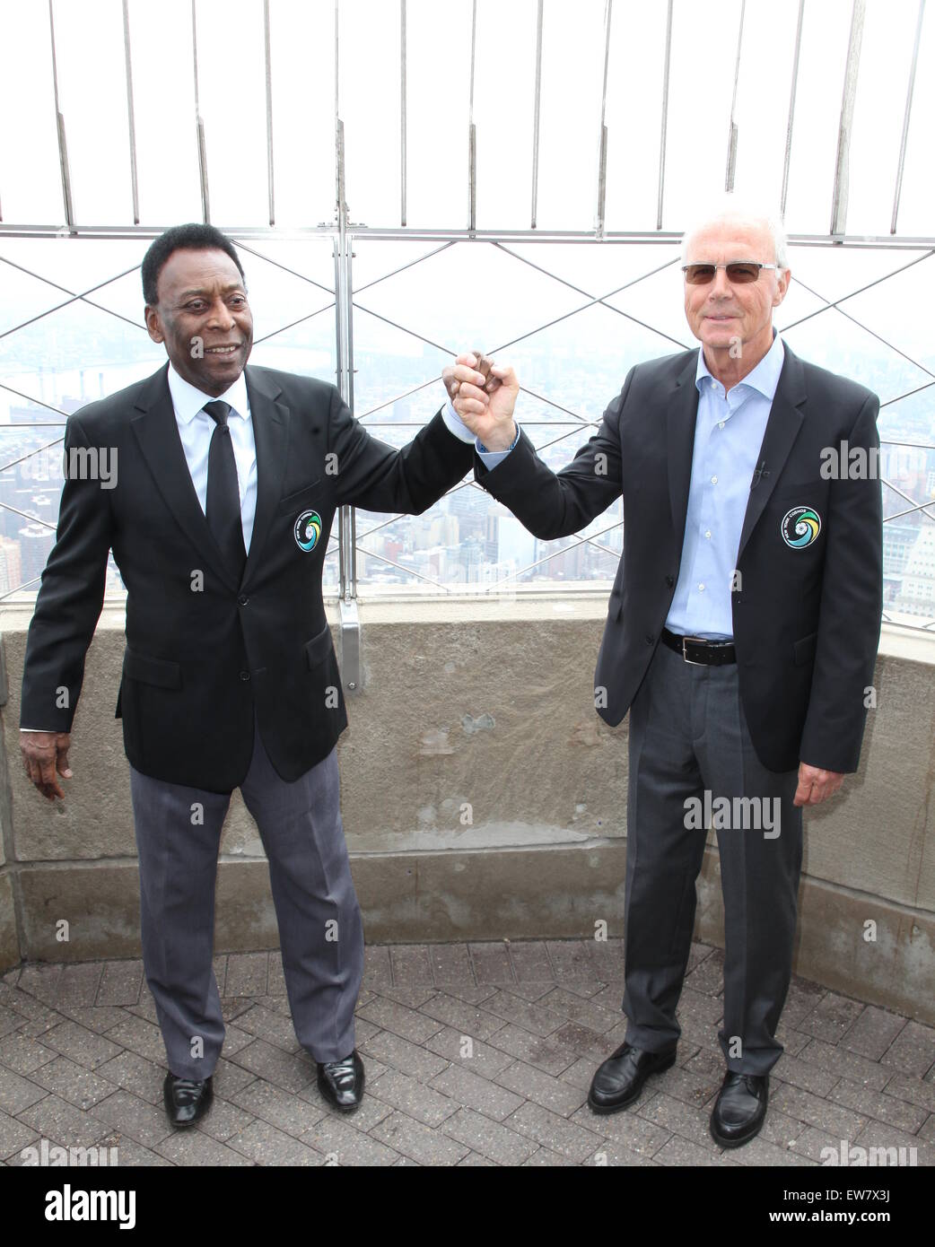 Pele cosmos and franz beckenbauer light the empire state building hi ...