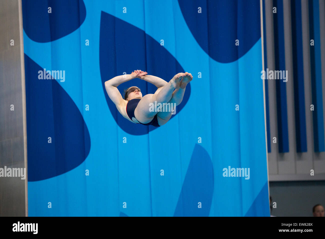 Womens diving hi-res stock photography and images - Alamy