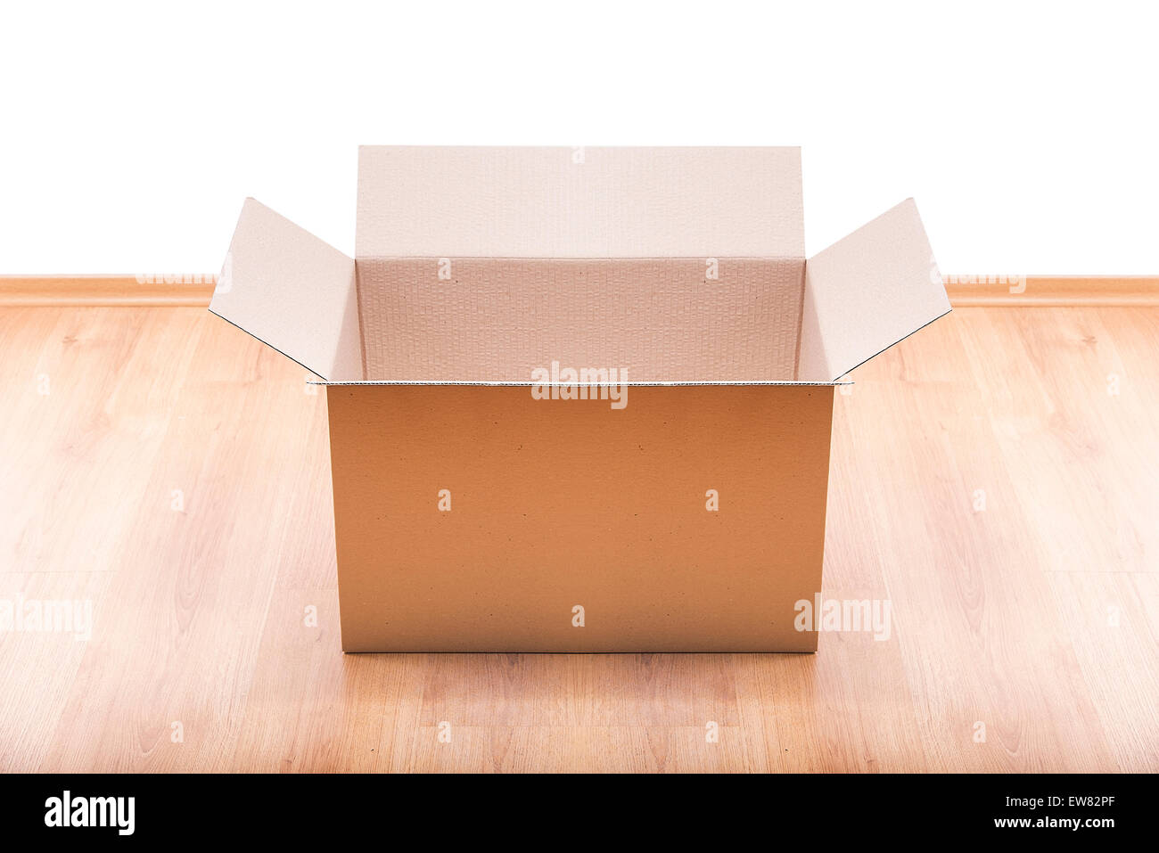 Empty brown carton box Stock Photo - Alamy