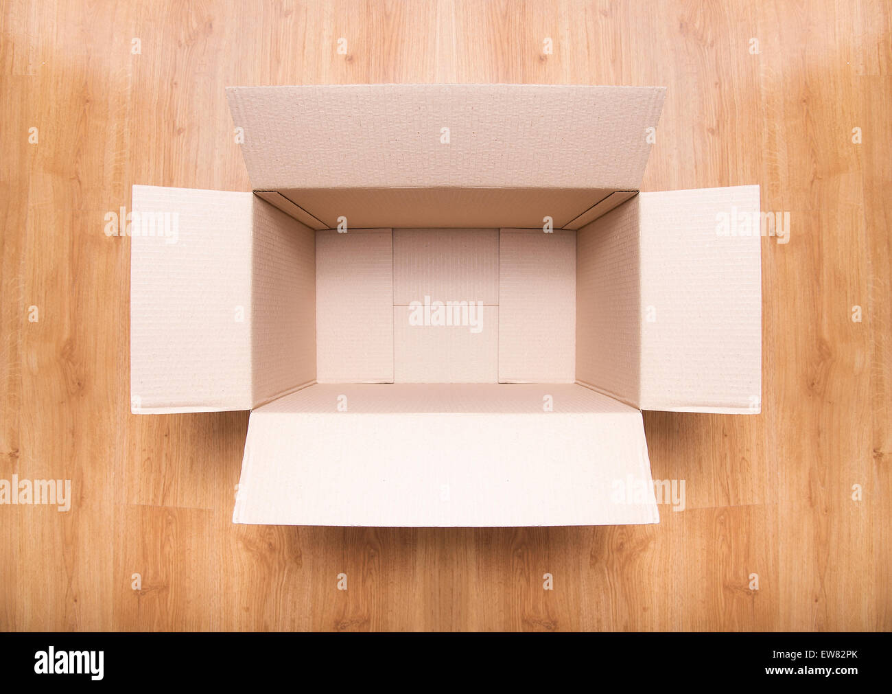 Empty brown carton box Stock Photo - Alamy