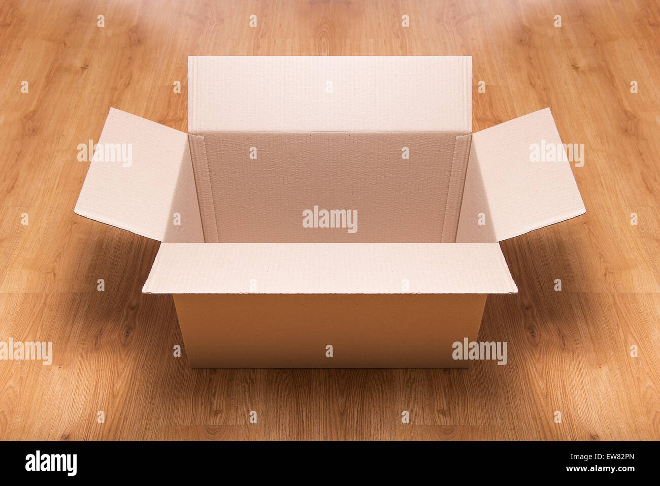 Empty brown carton box Stock Photo - Alamy