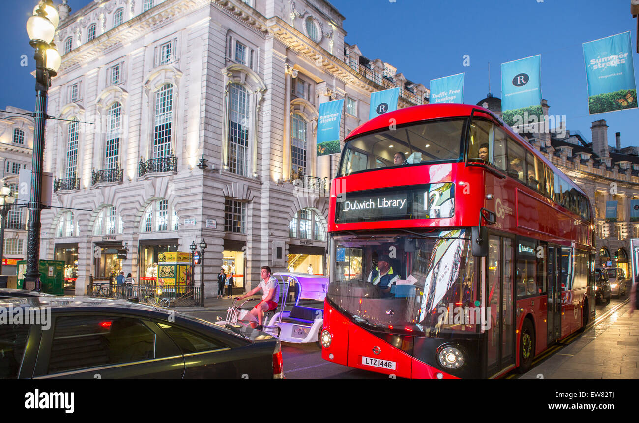 Piccadilly circus bus hi-res stock photography and images - Alamy