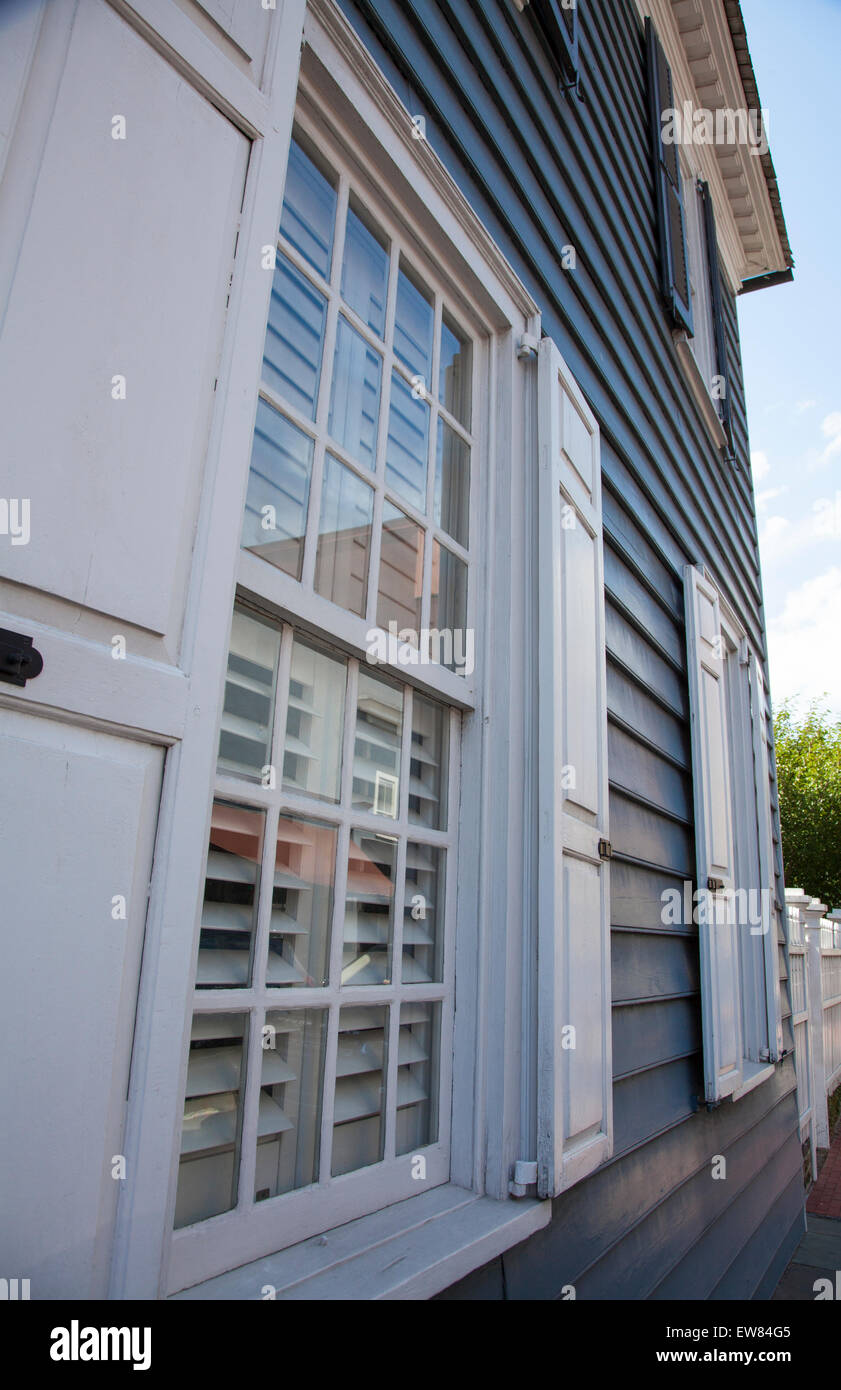 Old storefront charleston hi-res stock photography and images - Alamy