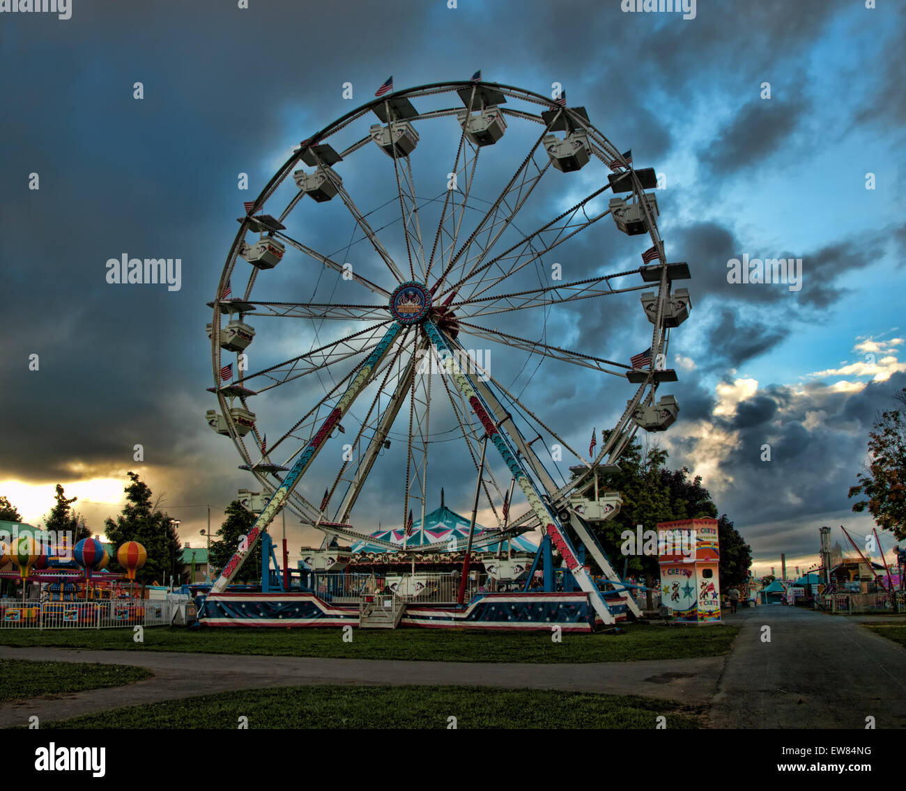 Fairgrounds hi-res stock photography and images - Alamy