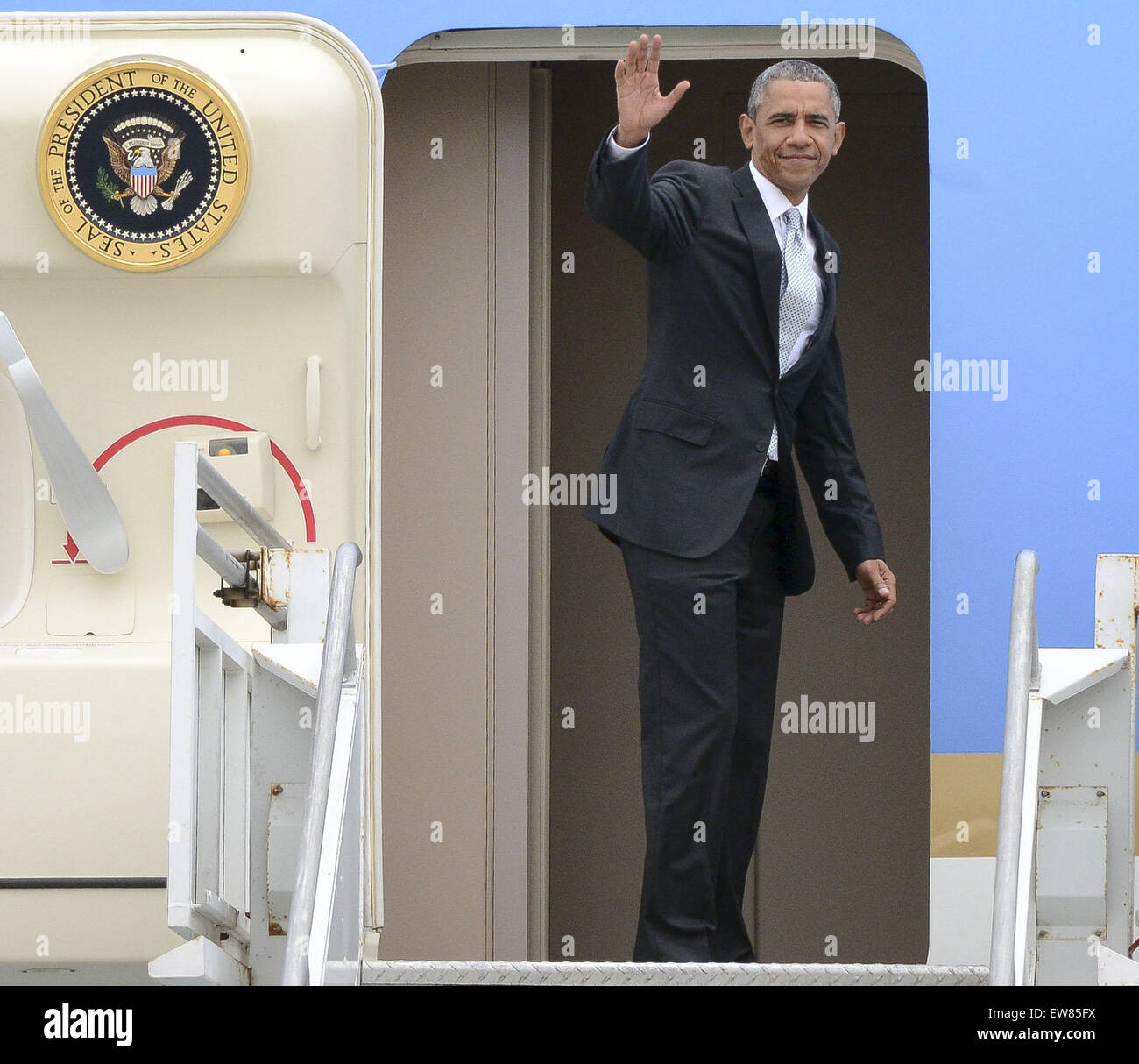 Barack obama suit hi-res stock photography and images - Alamy