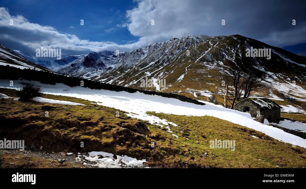Isolated Farmhouse and the snow Stock Photo - Alamy