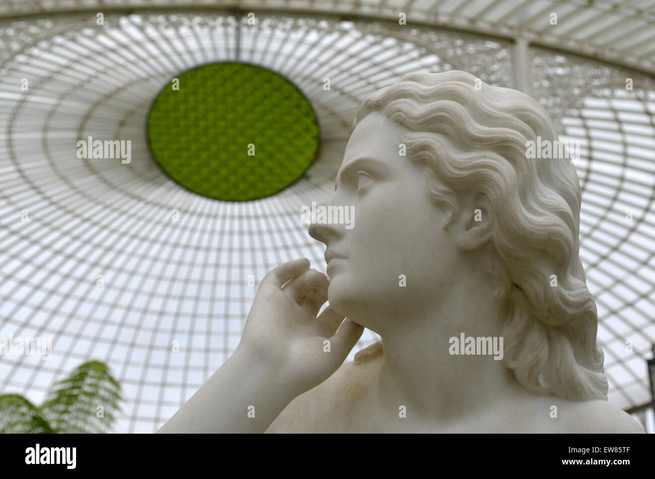 Statue of eve hi-res stock photography and images - Alamy