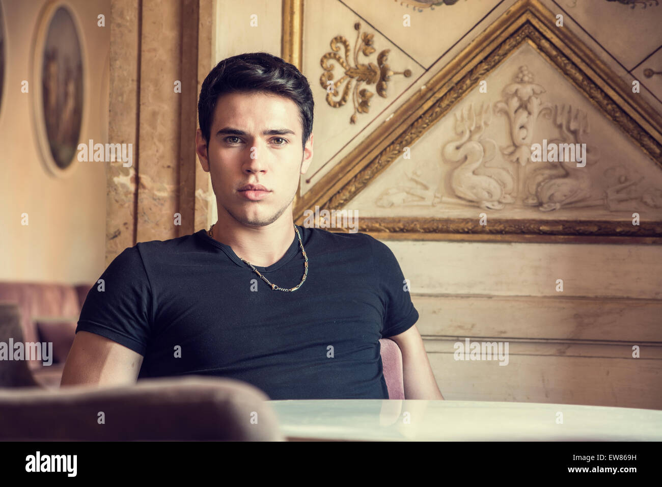 Rich men sitting table hi-res stock photography and images - Alamy