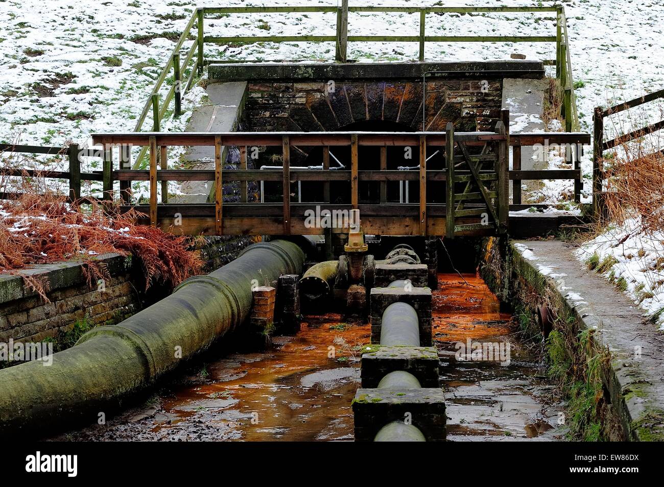 Timber foot bridge across the Pipework Stock Photo - Alamy