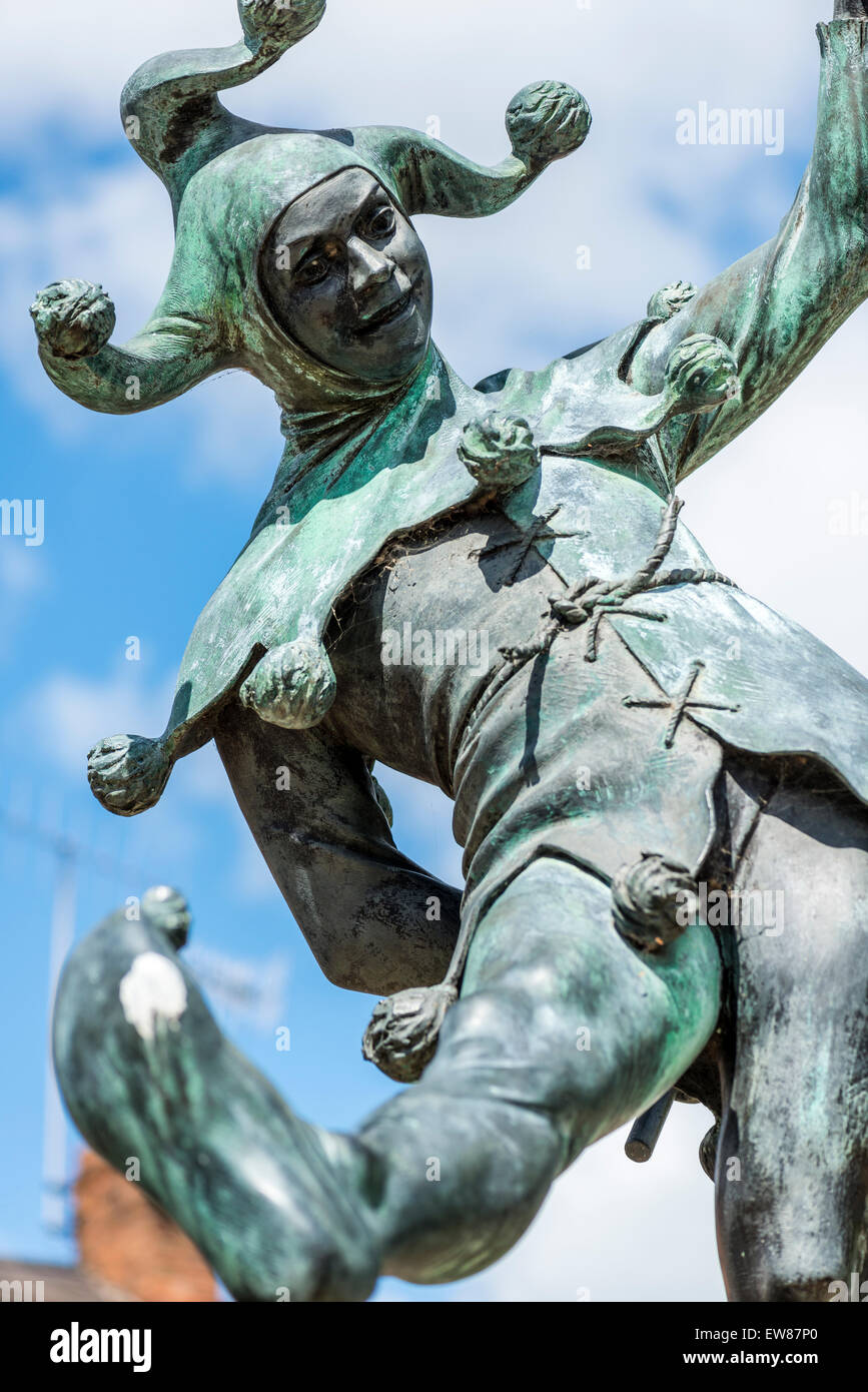 Jester statue stratford upon avon hi-res stock photography and images ...