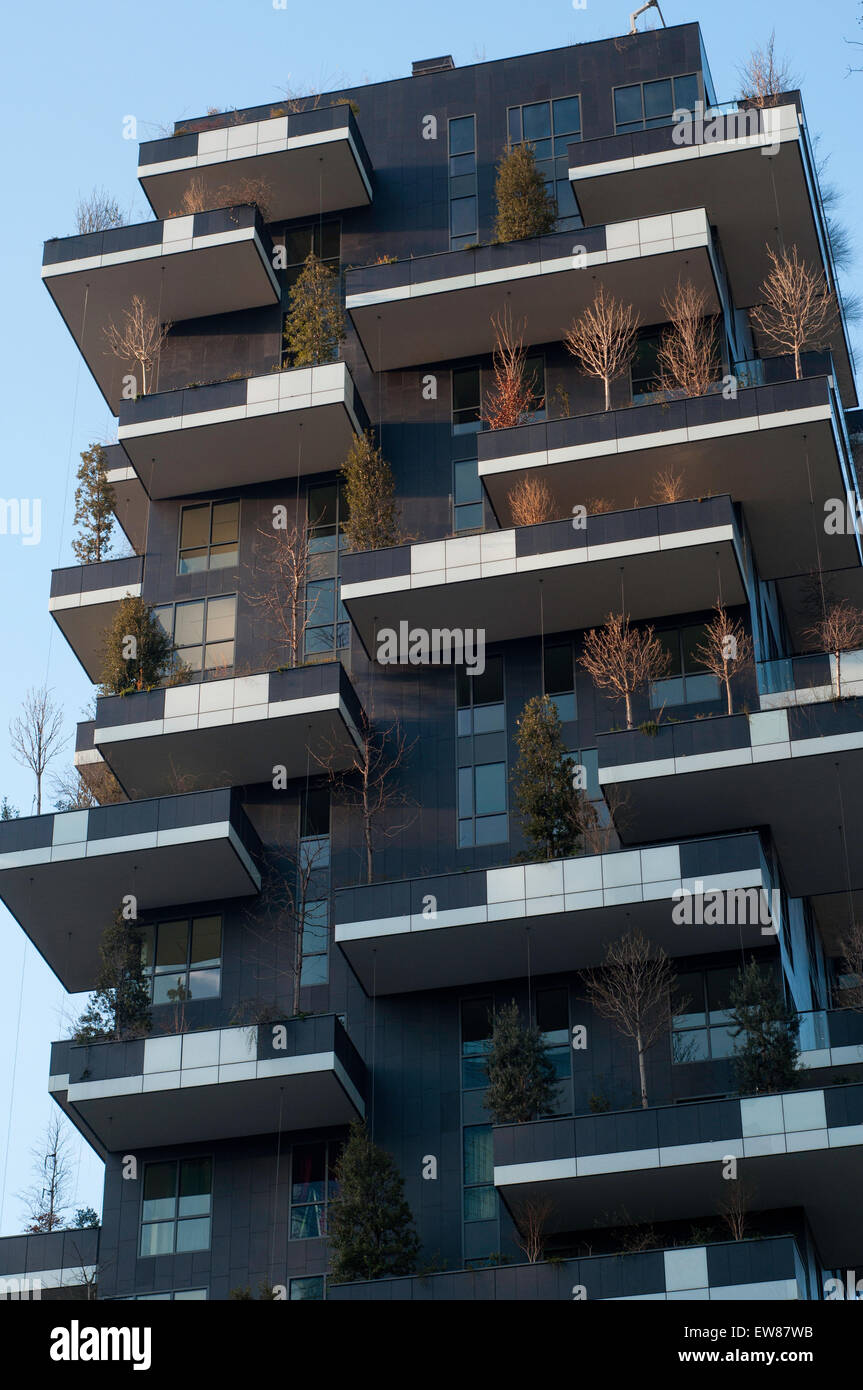 the daring architecture of "Vertical wood building" (Bosco Verticale ...