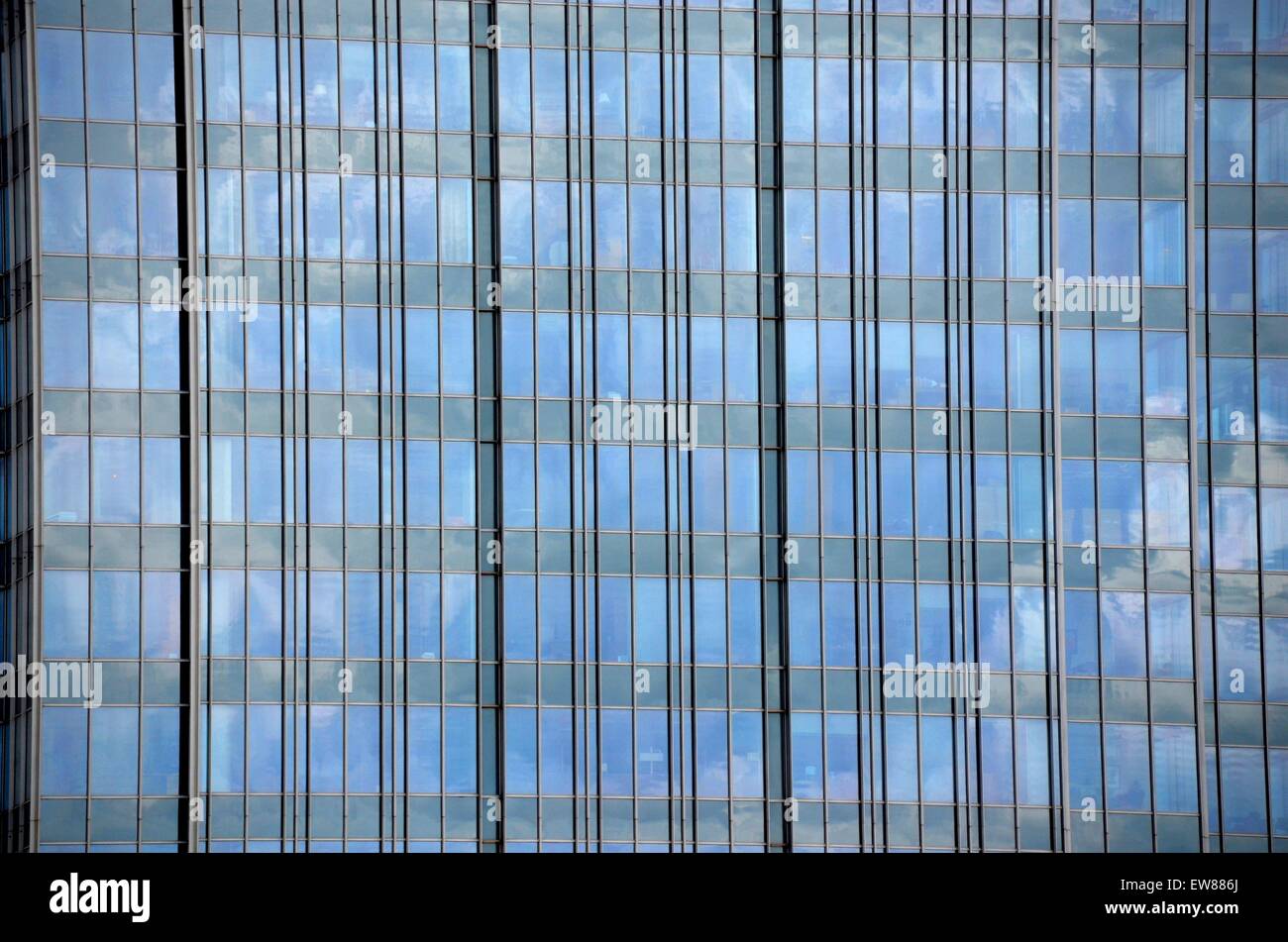City building office windows hi-res stock photography and images - Alamy
