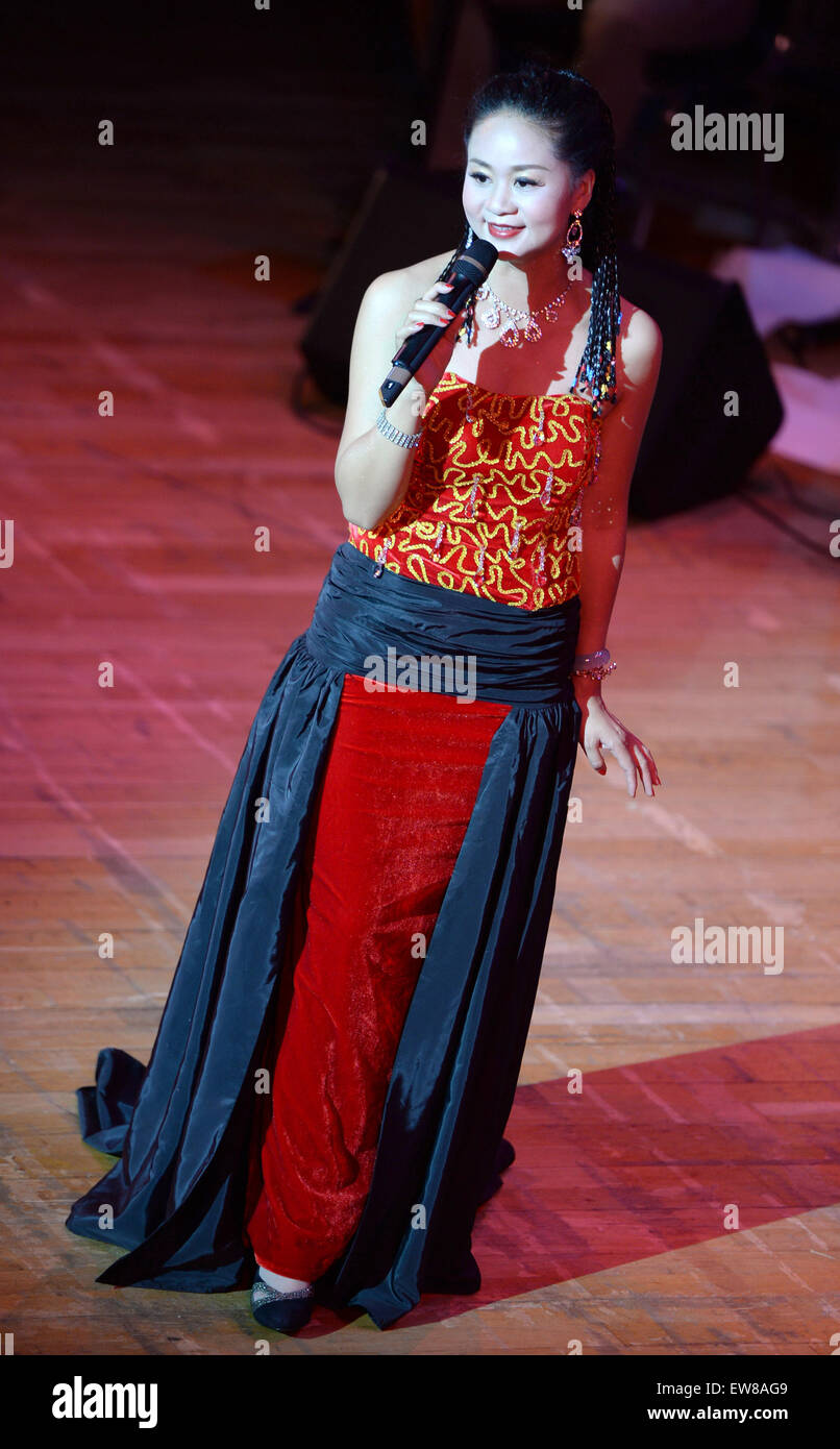 Singer impersonator hi-res stock photography and images - Alamy