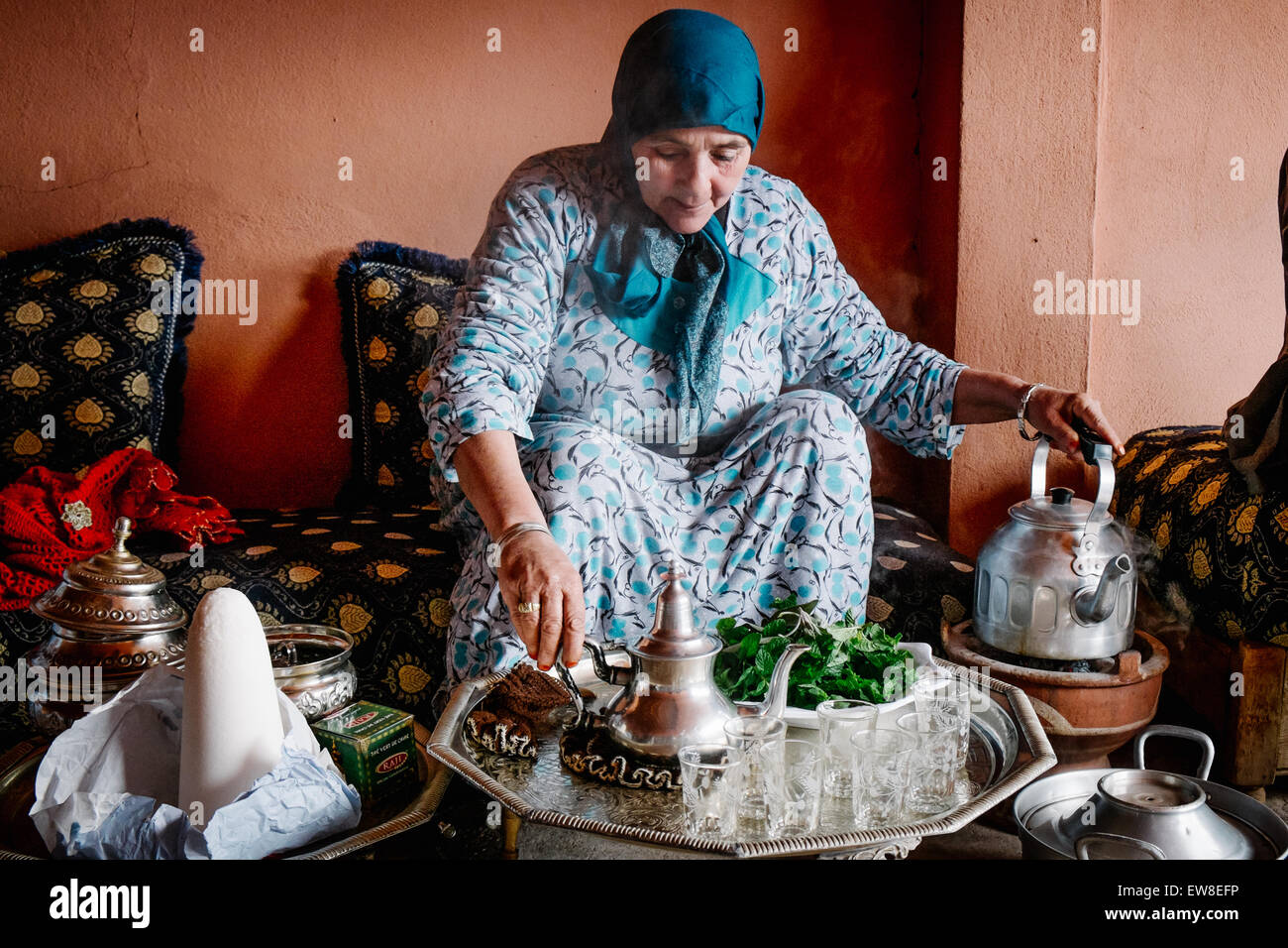 Aging Berber woman makes mint tea in Morocco Stock Photo - Alamy