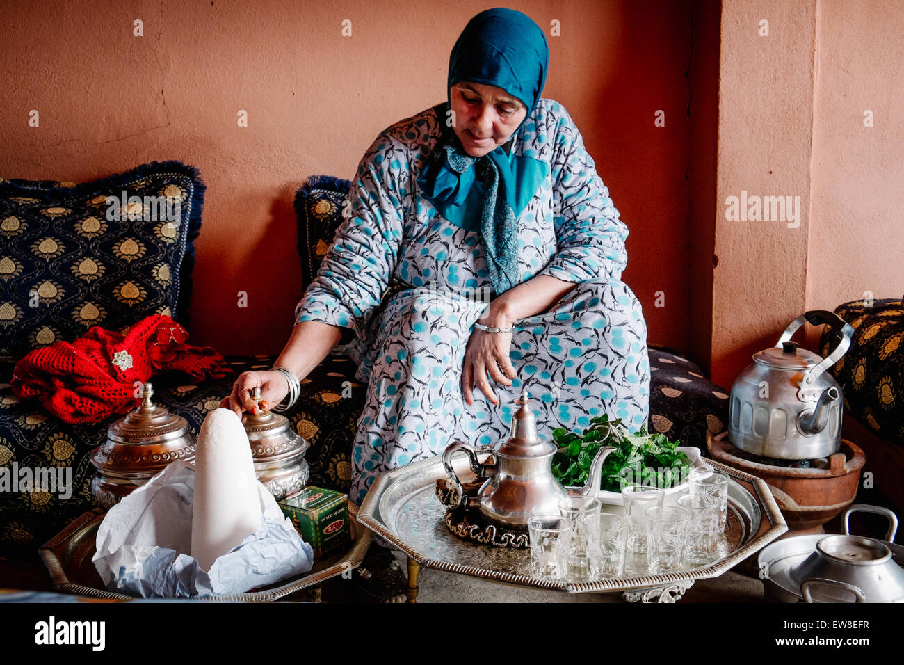 Aging Berber woman makes mint tea in Morocco Stock Photo - Alamy