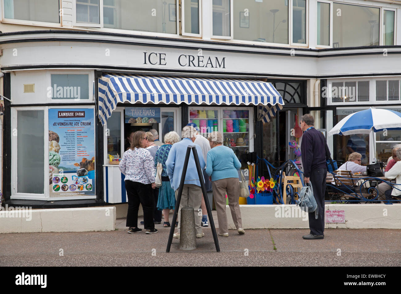 Elder ice cream hi-res stock photography and images - Alamy