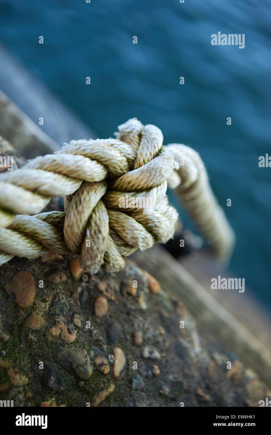 Tied rope on a wall above the river Stock Photo - Alamy