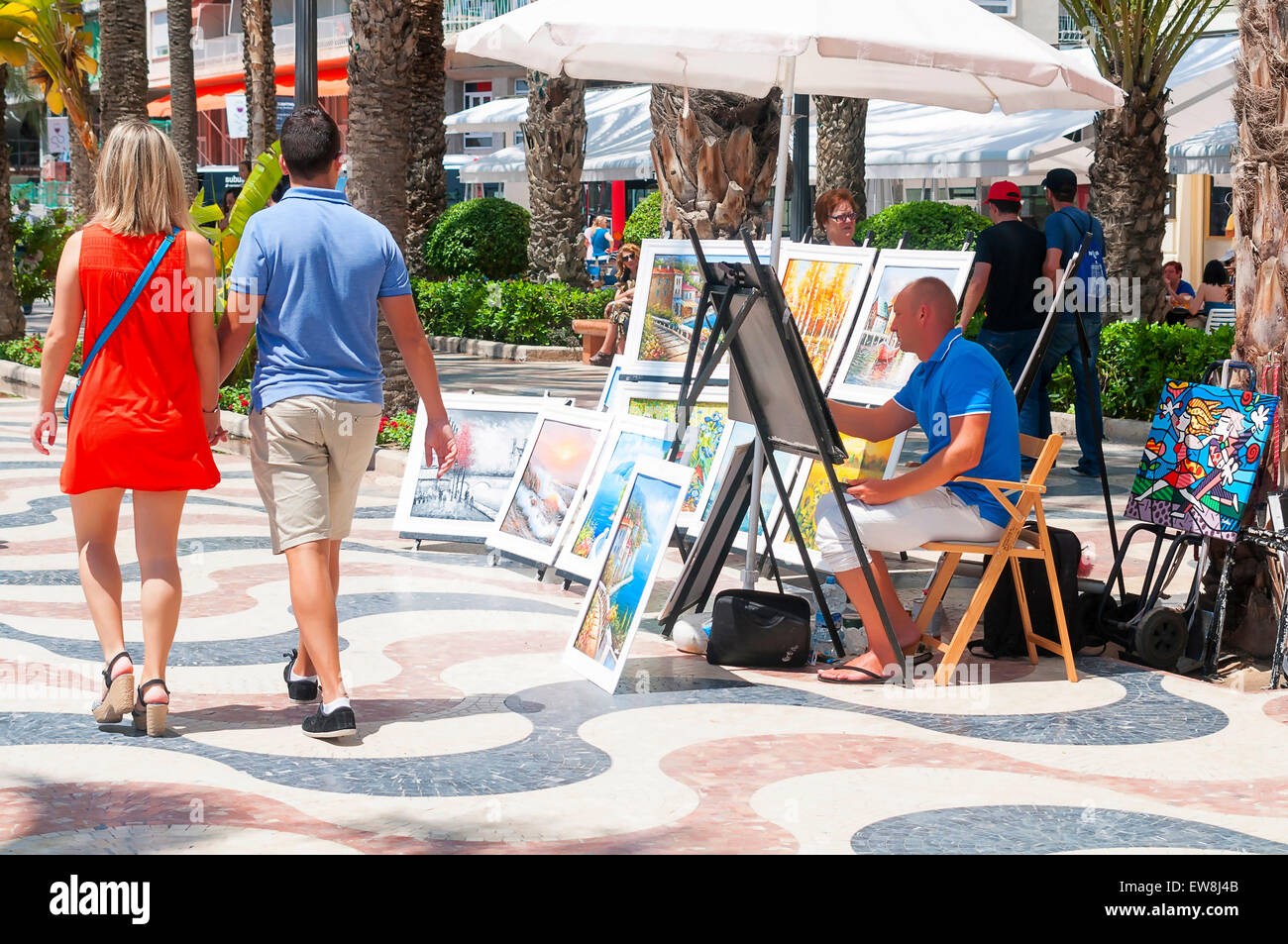 -Artist and passer-by- Alicante (Spain Stock Photo - Alamy