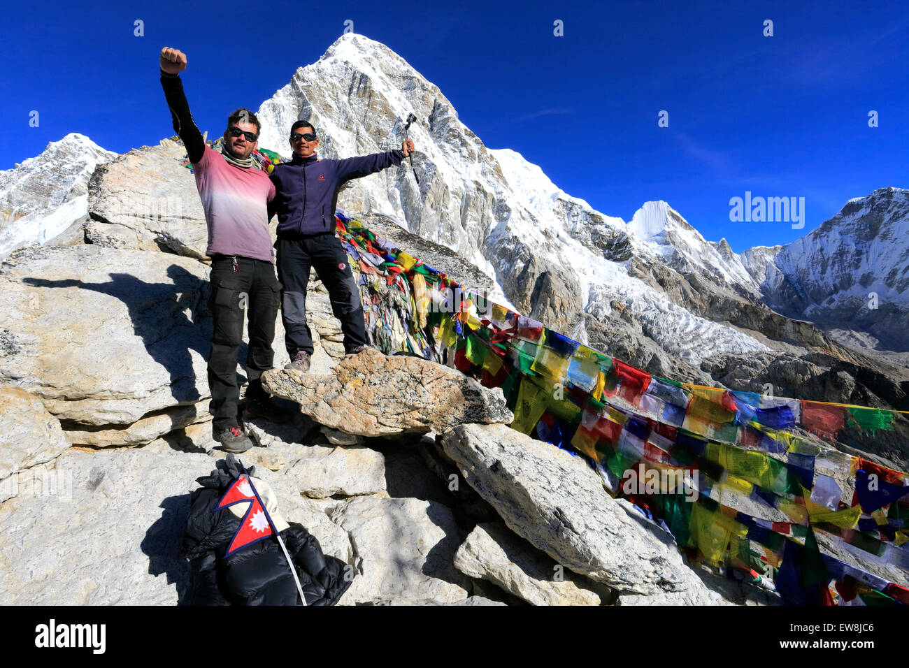 Group of trekkers walking in snowy mountains hi-res stock photography ...