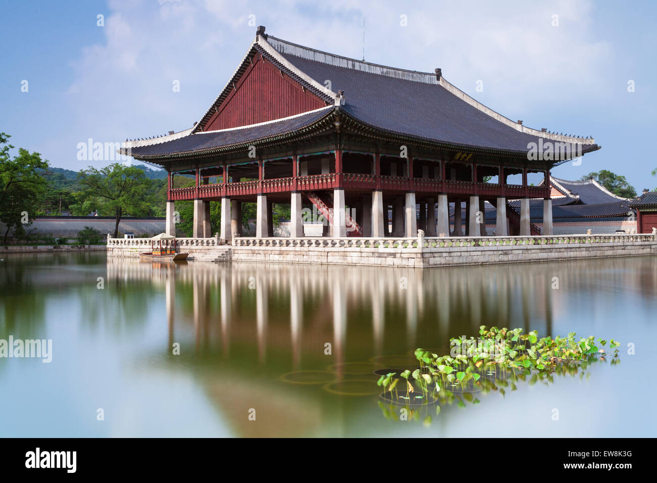 Gyeonghoeru Pavilion of Gyeongbokgung Palace, Seoul, South Korea Stock ...