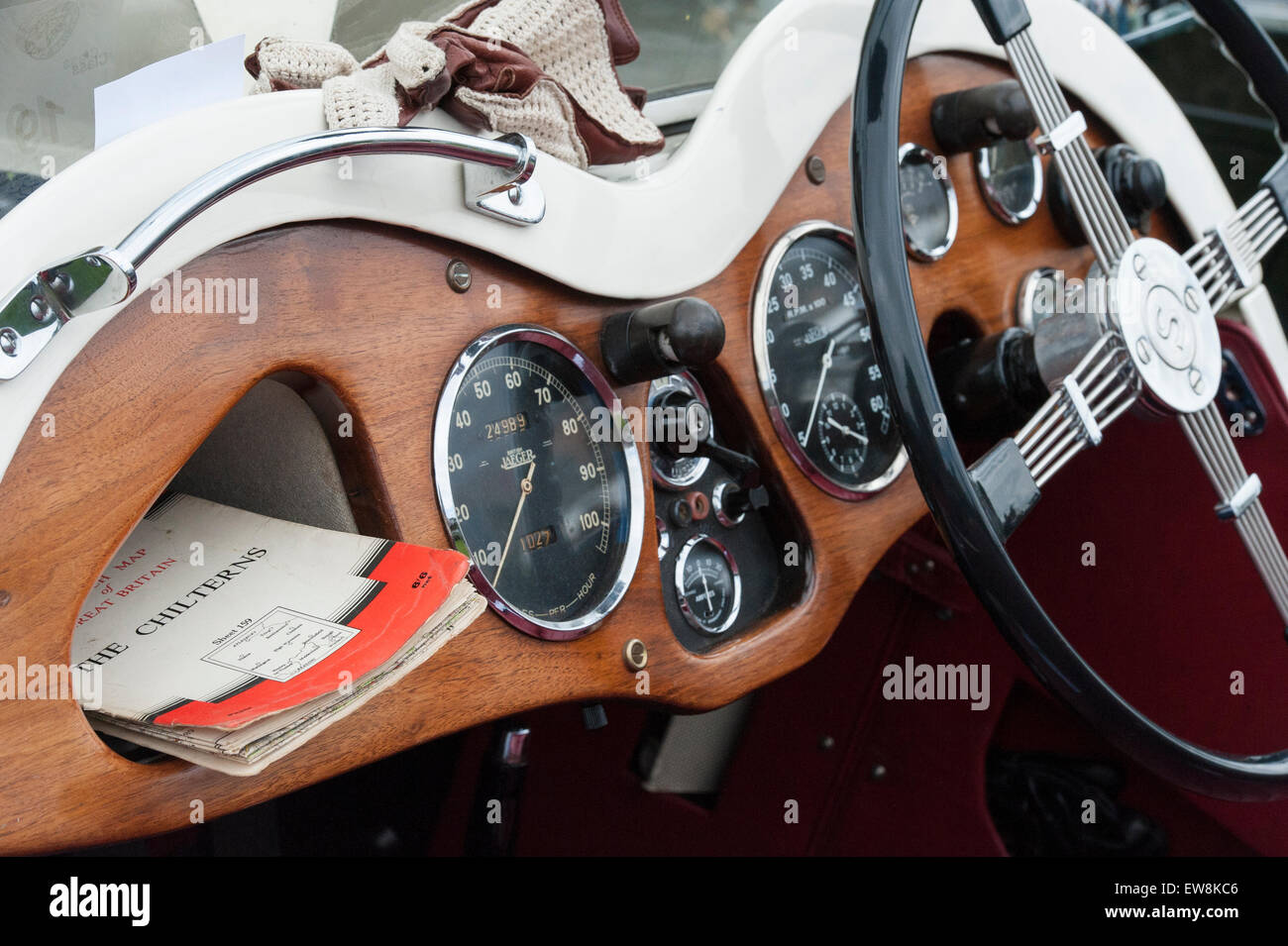 Dashboard classic 1950s british car hi-res stock photography and images ...