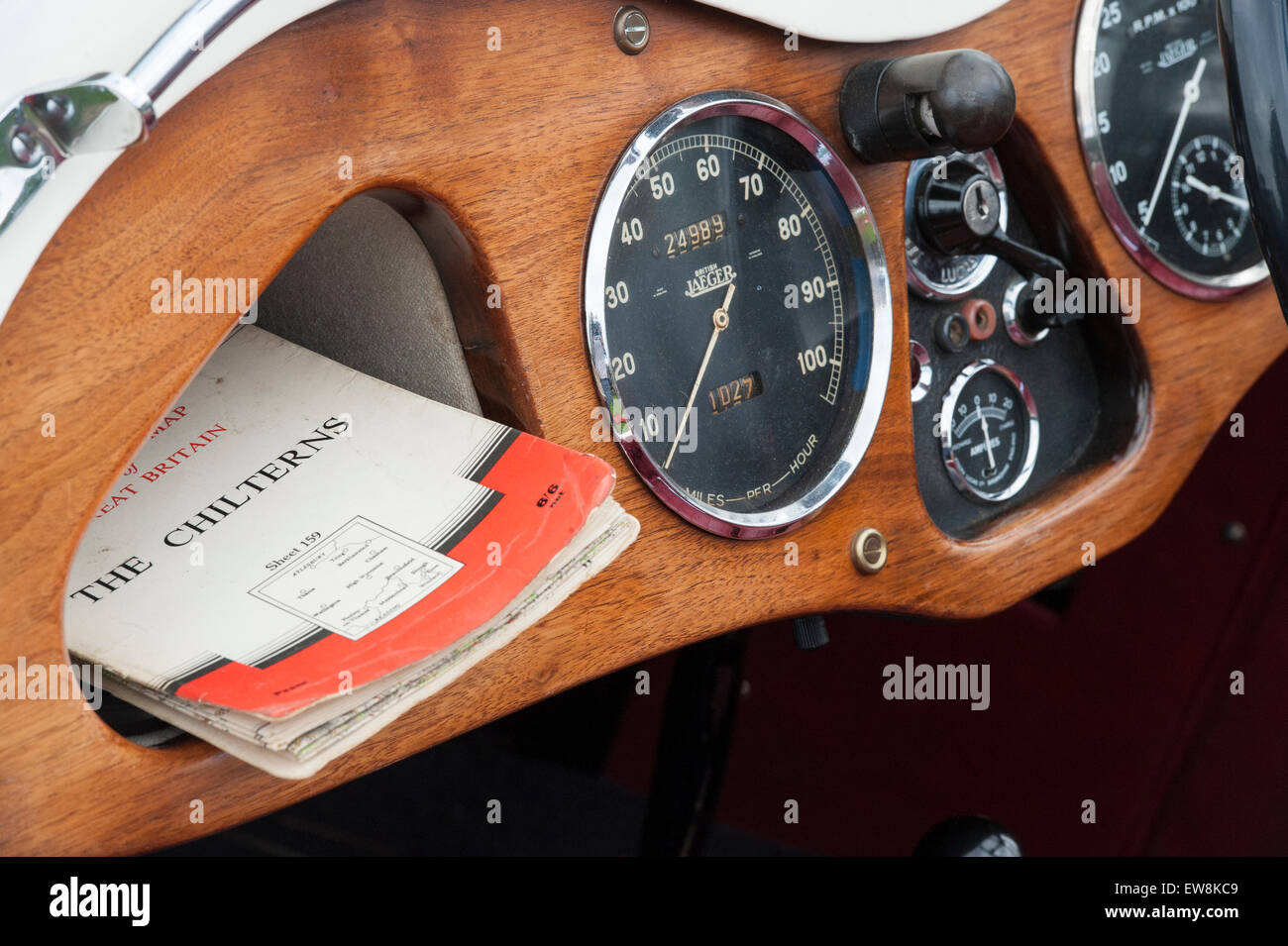 Dashboard classic 1950s british car hi-res stock photography and images ...