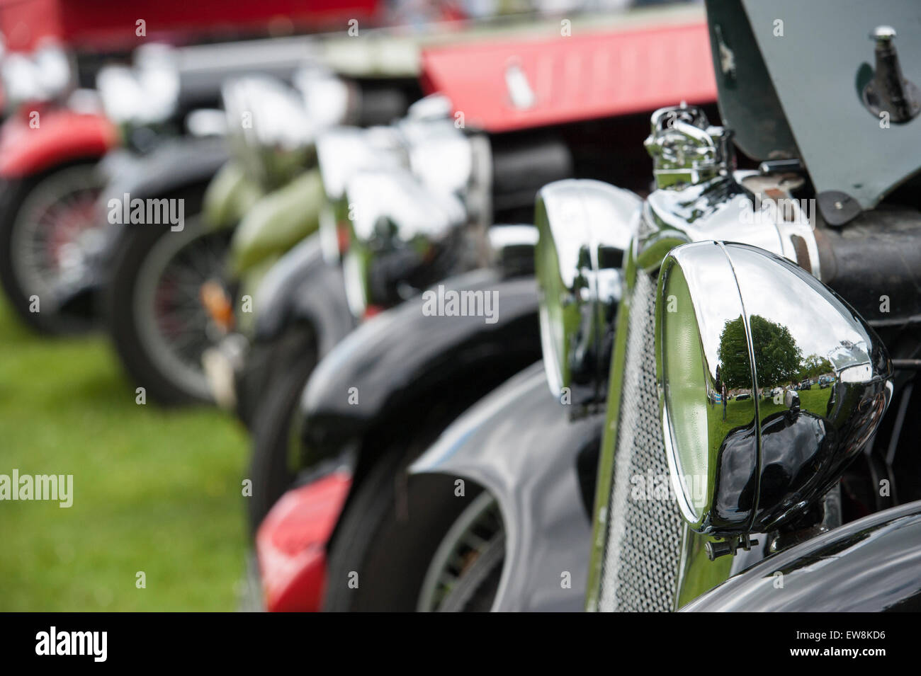 Singer sewing machine 1970s hi-res stock photography and images - Alamy