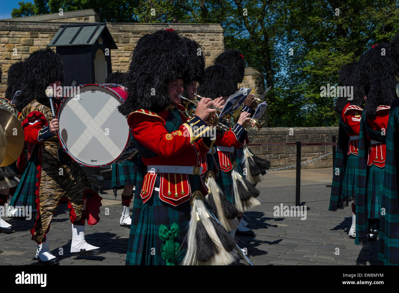 Scottish guard regiment edinburgh scotland hi-res stock photography and ...