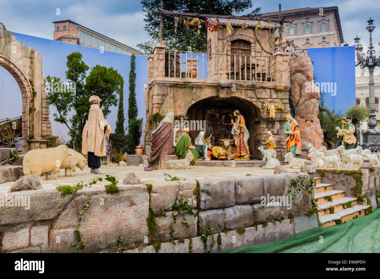 Holy family with the infant jesus in the crib hi-res stock photography ...