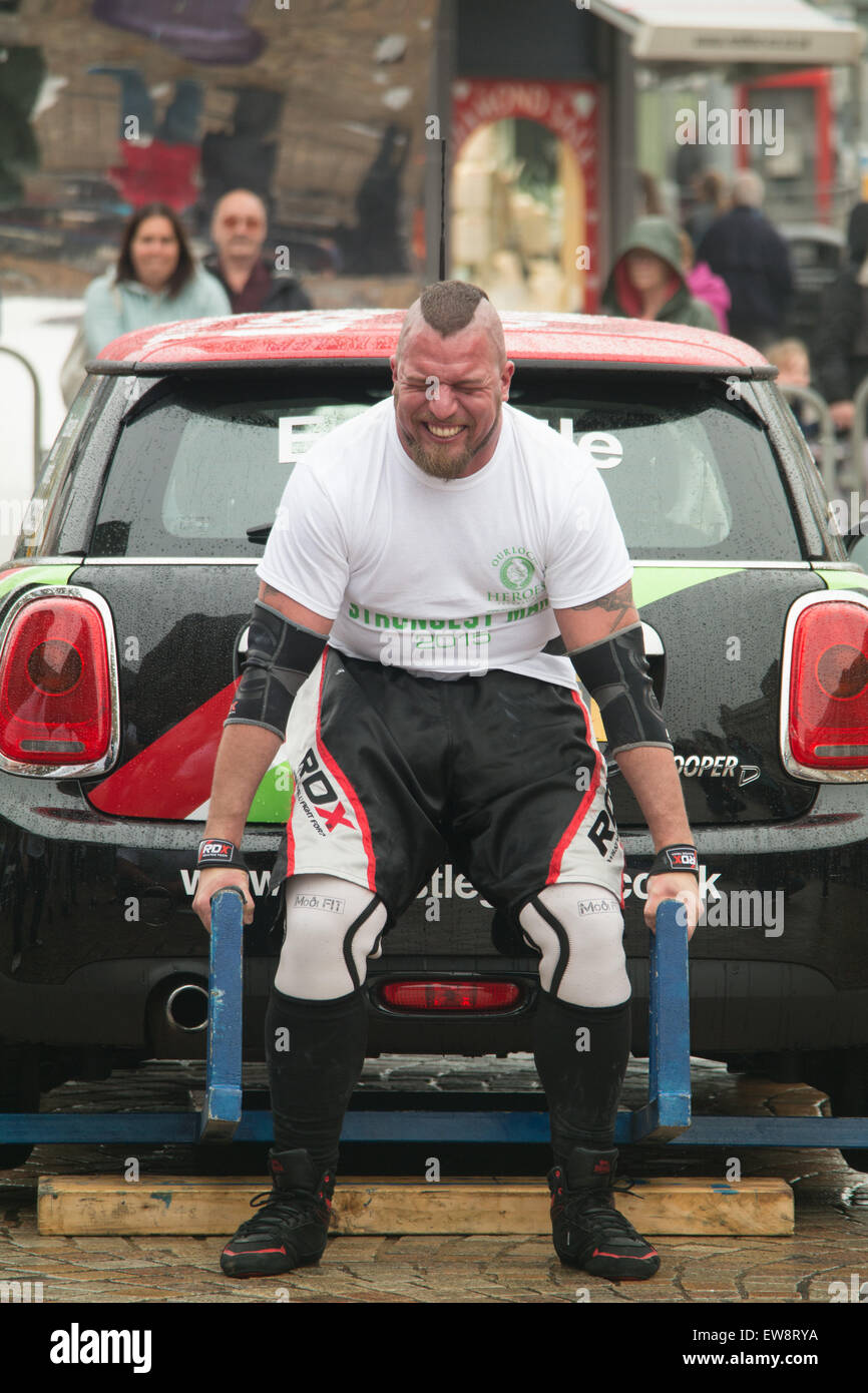 Strongest man pull hi-res stock photography and images - Alamy