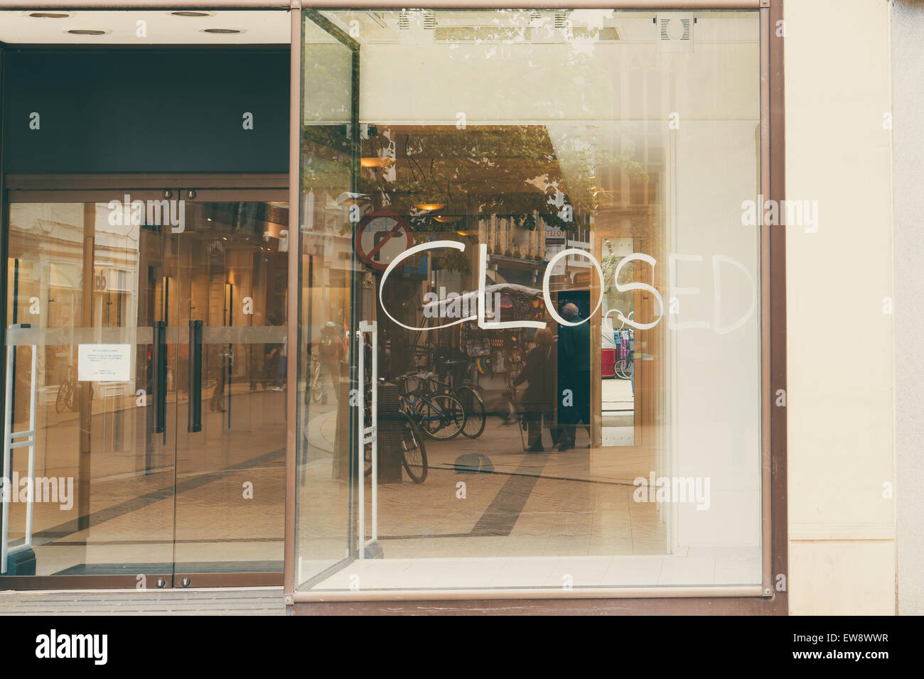 Shop front closure conceptual image of recession Stock Photo - Alamy