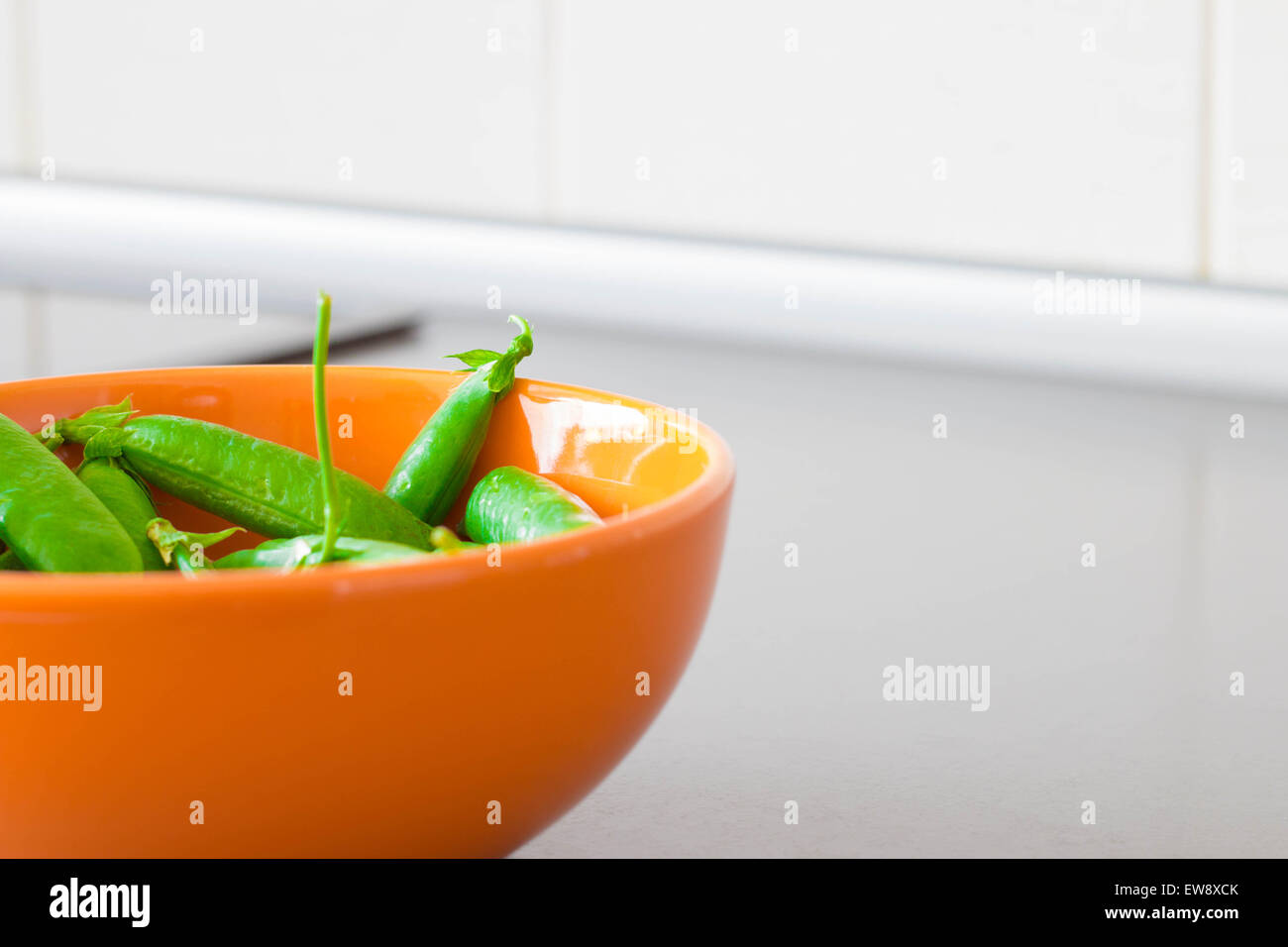 Close up many green peas hi-res stock photography and images - Alamy