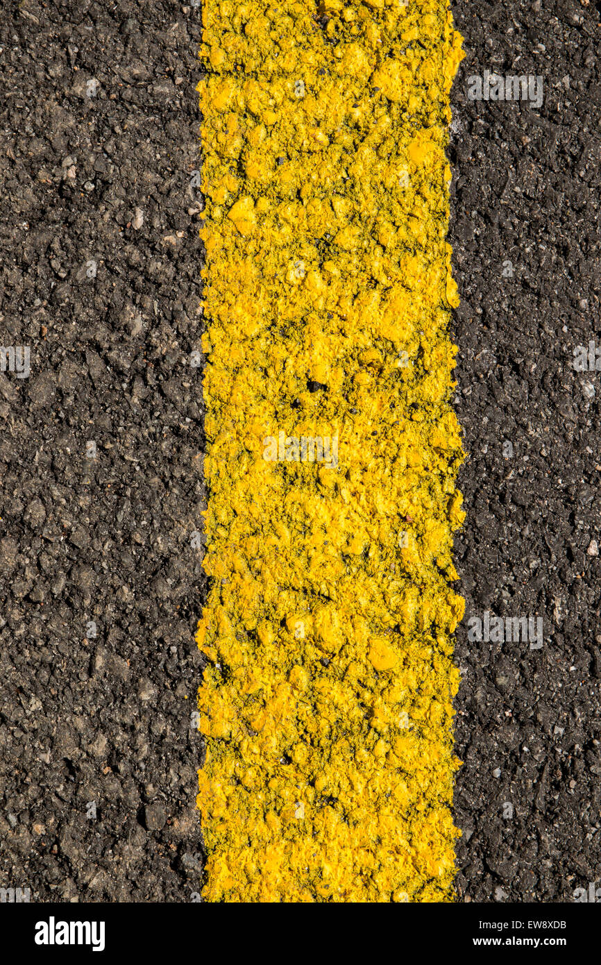 Asphalt road texture yellow stripe hi-res stock photography and images ...