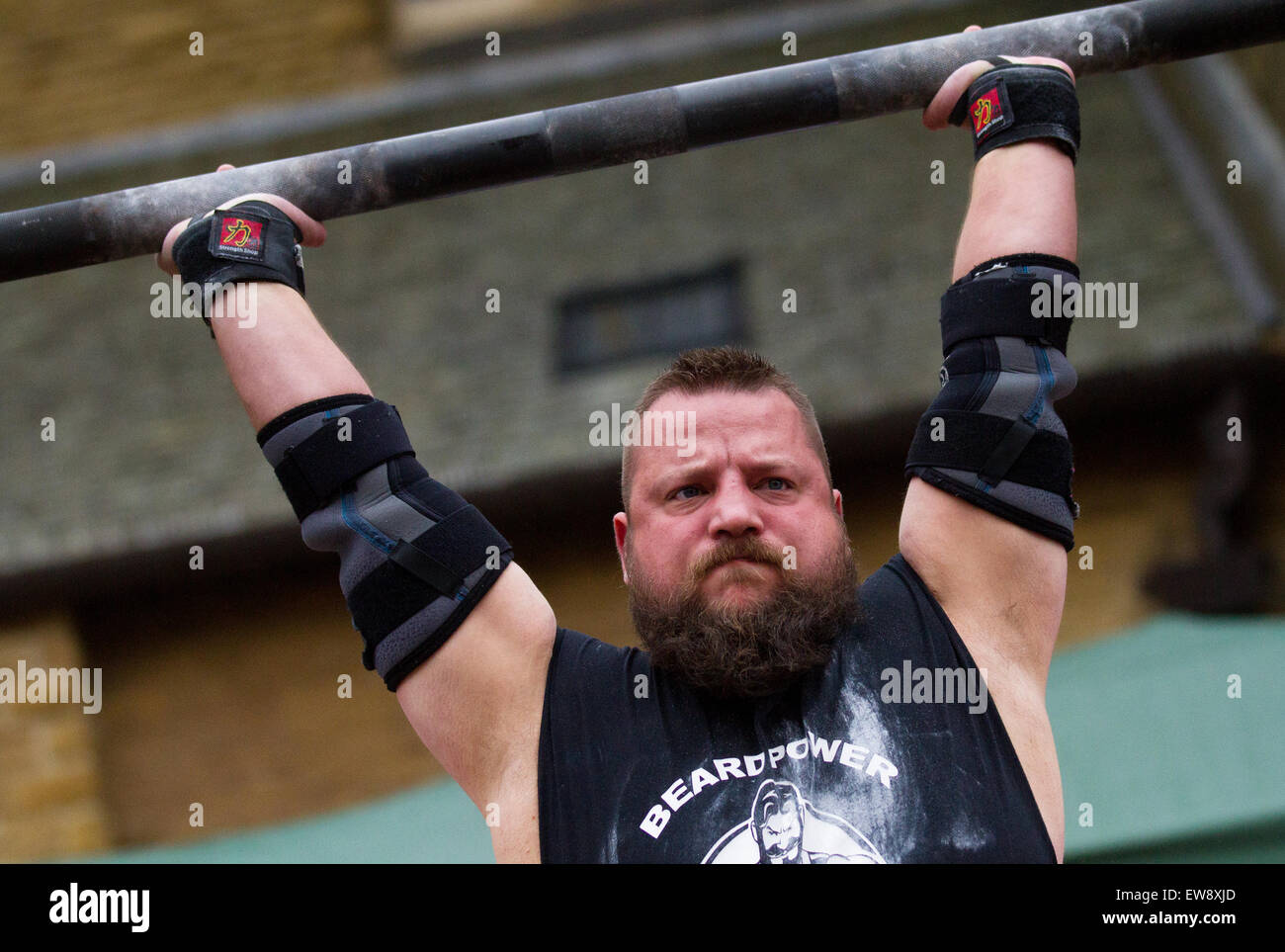 Man in pain kicked hi-res stock photography and images - Alamy