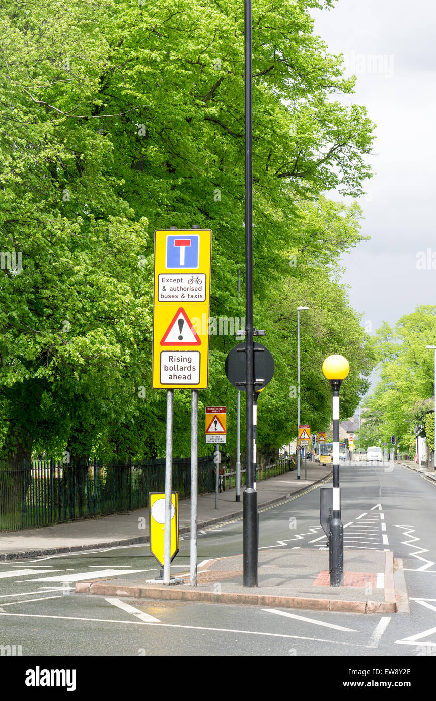 Obstruction road sign hi-res stock photography and images - Alamy