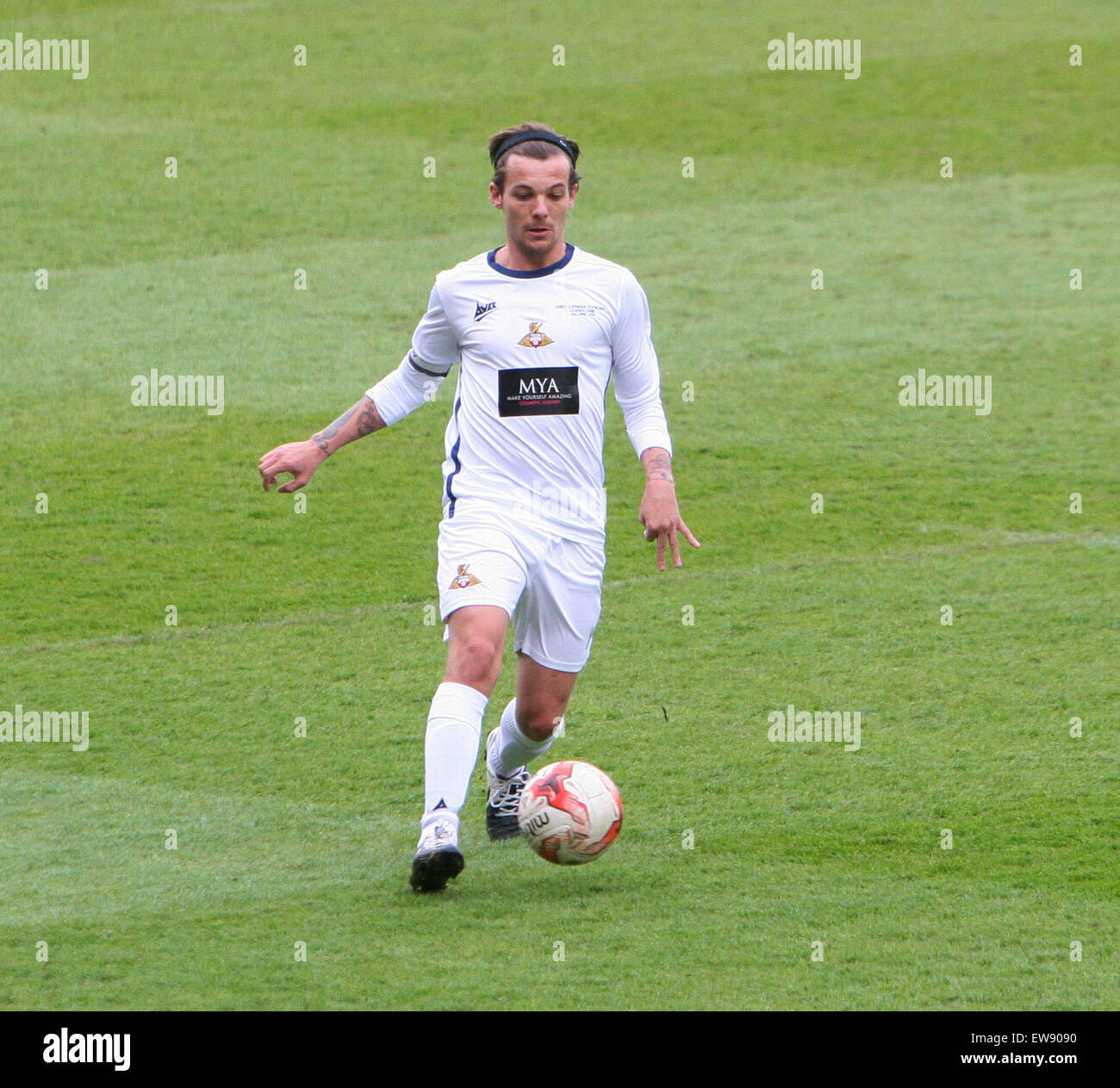 Louis tomlinson doncaster rovers hi-res stock photography and images ...