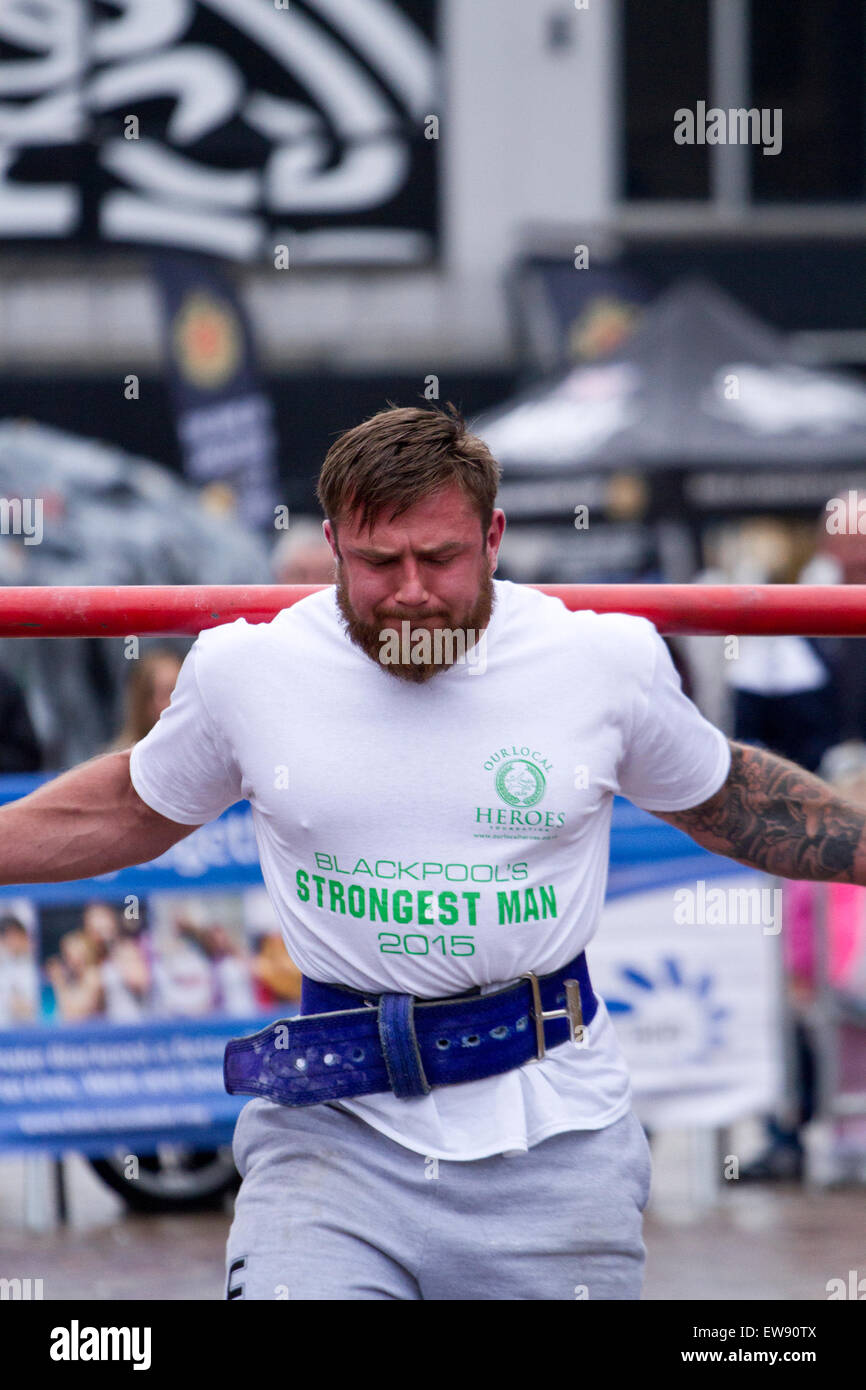 Strongest man pulling hi-res stock photography and images - Alamy