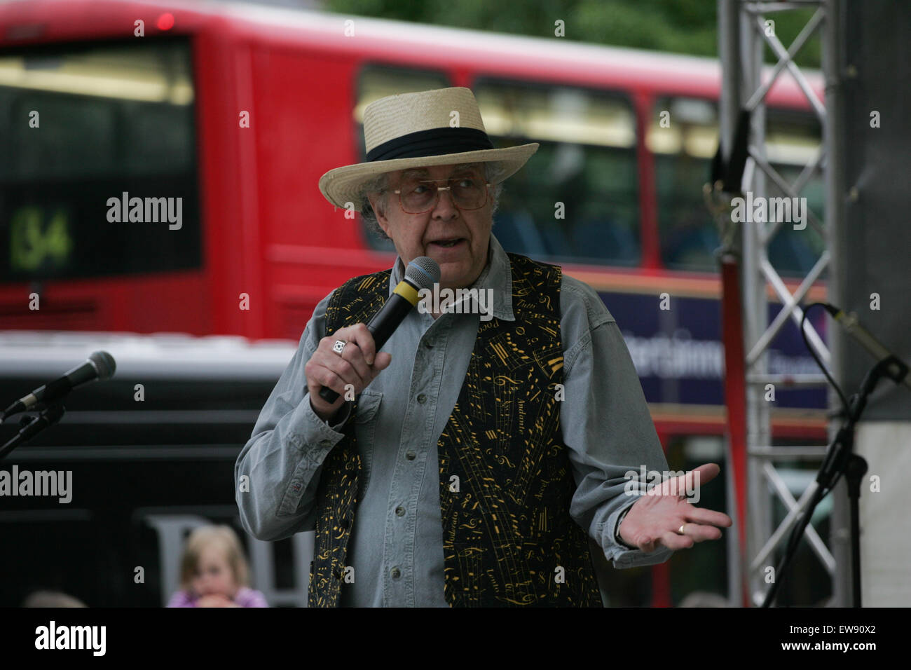 London, UK. 20th June, 2015. Local orator on stage. Hundreds flocked to ...