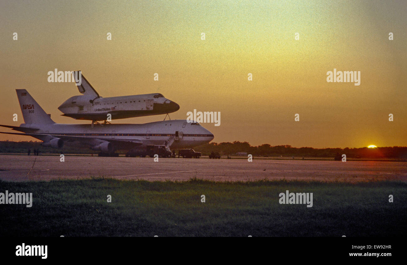 Space shuttle columbia 1981 hi-res stock photography and images - Alamy