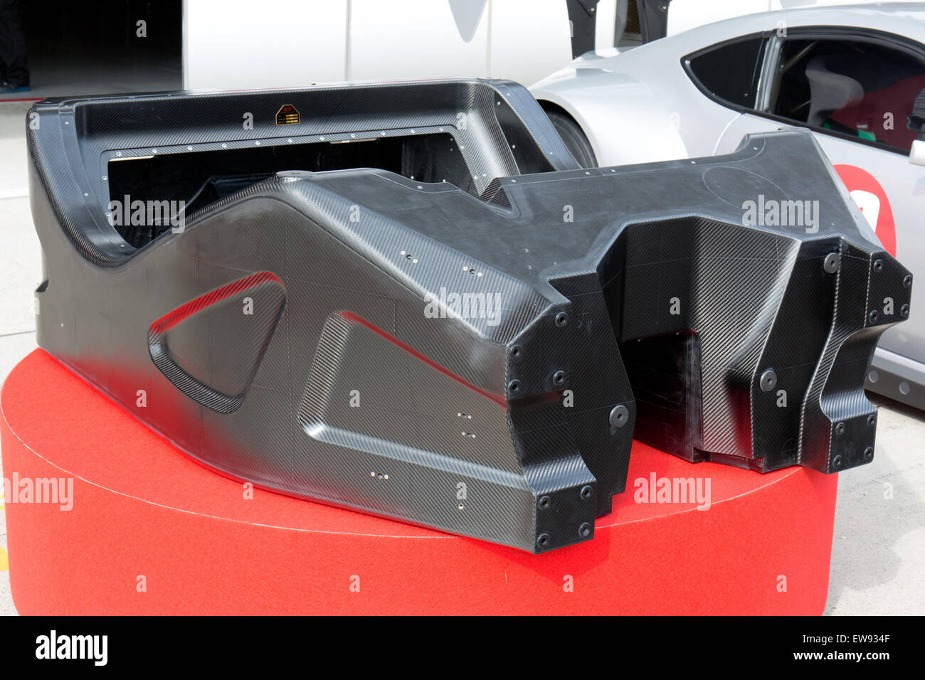 Front-right view of the GTA Dome M101 monocoque during the 2014 Super ...