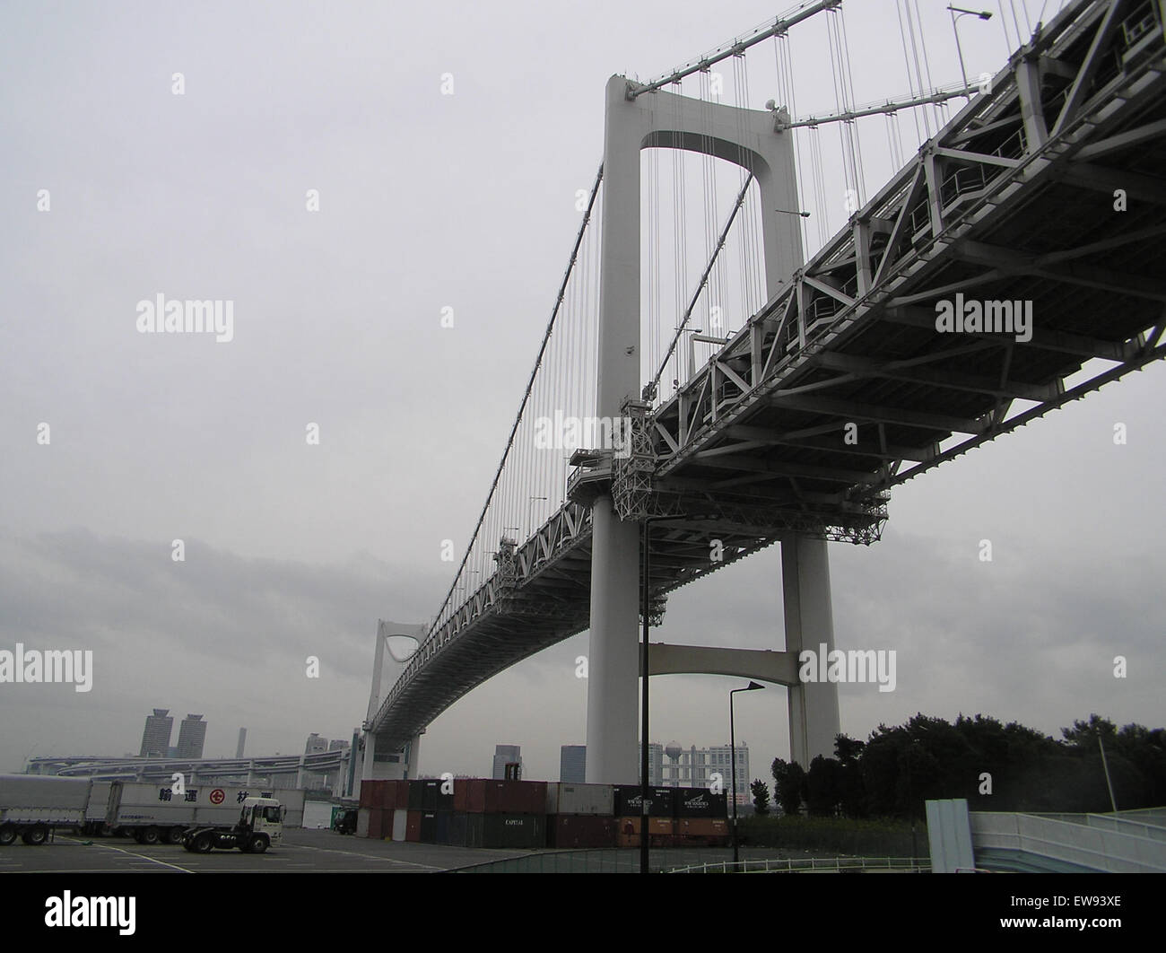 View of the Rainbow Bridge connecting Tokyo Harbor to Odaiba, Tokyo ...