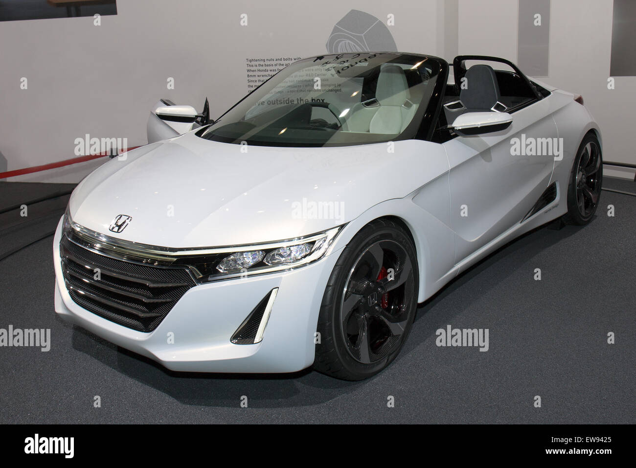 Honda car front hi-res stock photography and images - Alamy